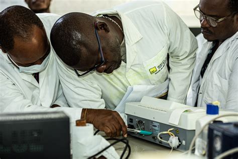 Azv Werkt In Kameroen Aan Een Strategische Band Die Burundi Op Biomedisch Gebied Verder Helpt