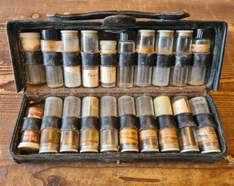 Us Wwii Era Genuine Doctors Medic Medicin Collection In Leather