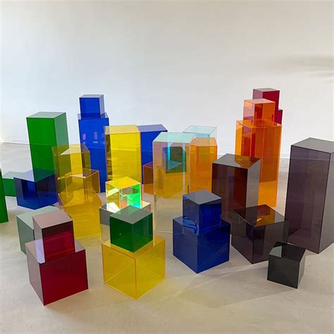 Customized Design Plexiglass Exhibition Plinth Plastic Cube Base