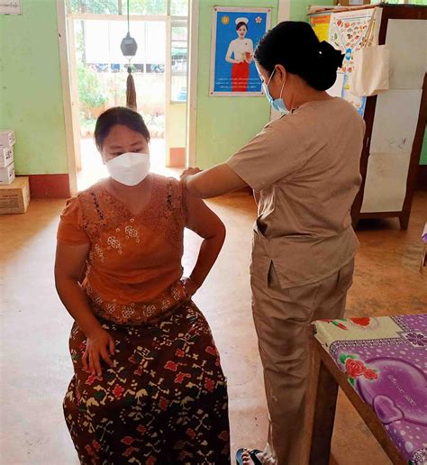 ဆီဆိုင်မြို့၌ အသက် ၁၈ နှစ်နှင့်အထက် ပြည်သူများအား ကိုဗစ် ၁၉ ရောဂါကာကွယ