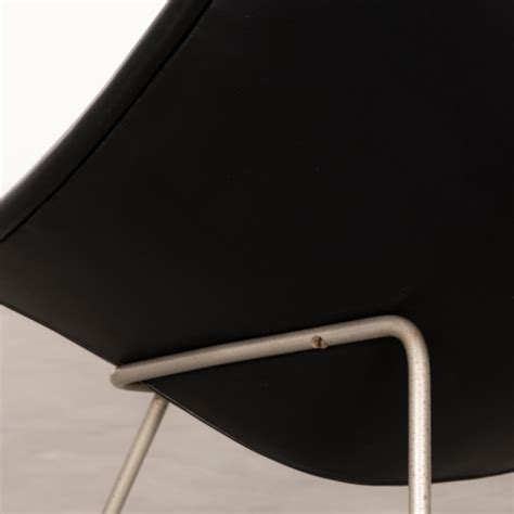 Pierre Poulin Little Oyster Lounge Chair In Black Skai Leather For