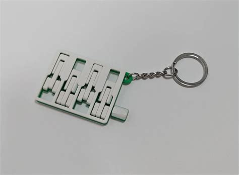 Articulated Engine Keychain Free 3d Print Model Makerworld