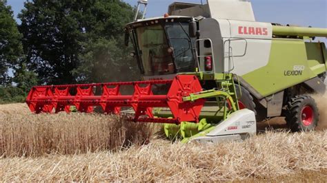 La Moissonneuse Batteuse Claas Lexion 650 En Action Youtube