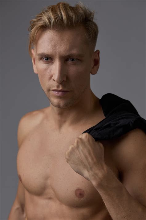 Beau Mec Nu Photos Téléchargez Gratuitement Des Images De Haute Qualité Freepik