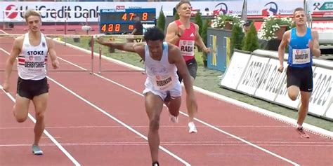 Chris Robinson Gana Los 400m Vallas De Ostrava ¡a Pesar De Correr Media Prueba Con Su Pene