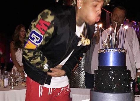 [watch] Chris Browns Reaction To Royaltys Surprise Appearance At