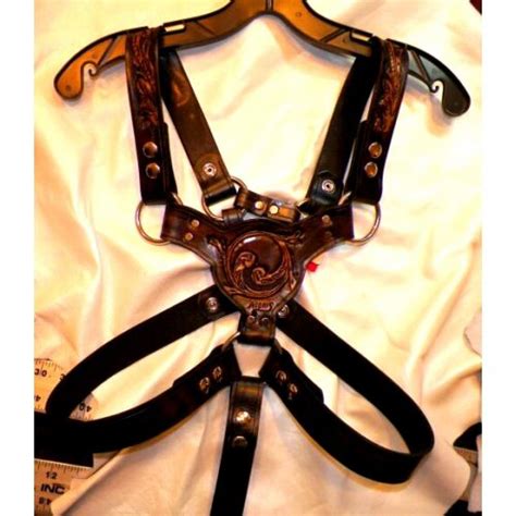 1 12 Wide Handcarved Triangle Centerpiece Harness Adonis