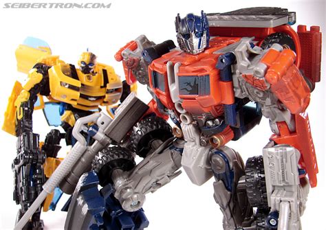 Transformers 2007 Battle Damaged Optimus Prime Toy Gallery Image