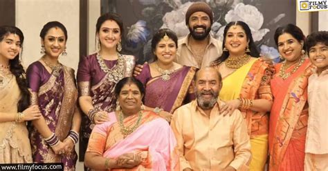 సీనియర్ నటుడు విజయ్ కుమార్ కూతురు అనిత గృహప్రవేశ వేడుక వైరల్ అవుతున్న ఫోటోలు Filmy Focus