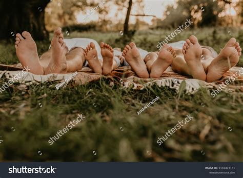 Enfant Nu En Famille Naturisme 4 642 Images Photos Et Images