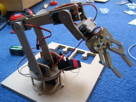 Robotic Arm With 7 Servos By Jjshortcut Thingiverse Robot Arm