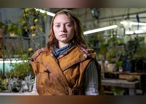 Who Is Mia Honey Threapleton Wiki Height Age Bio And Facts About Actress
