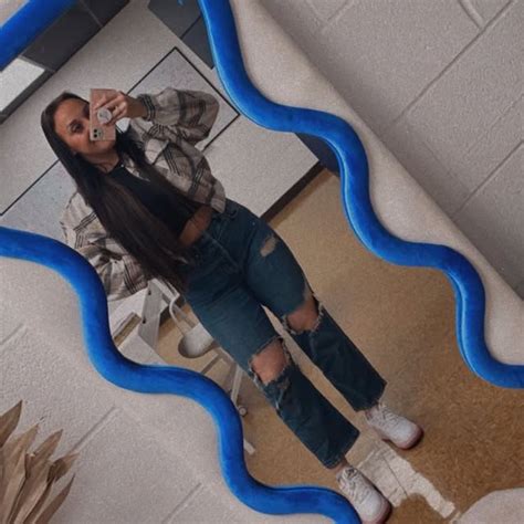 Lilly B F 🌸 Lilly 521 • Threads Say More