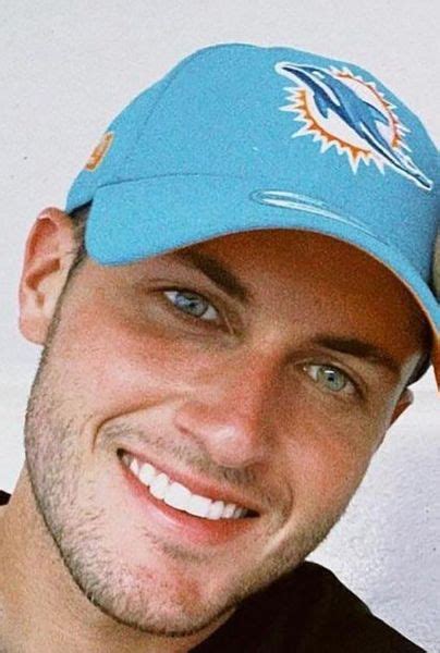 El Carro Clásico Que Heredaría Fer Serrano Pareja De Santiago Giménez