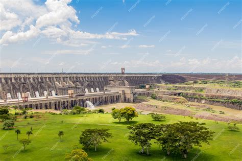 Premium Photo View Of Itaipu Dam Hydroelectric Power Station Between Brazil And Paraguay