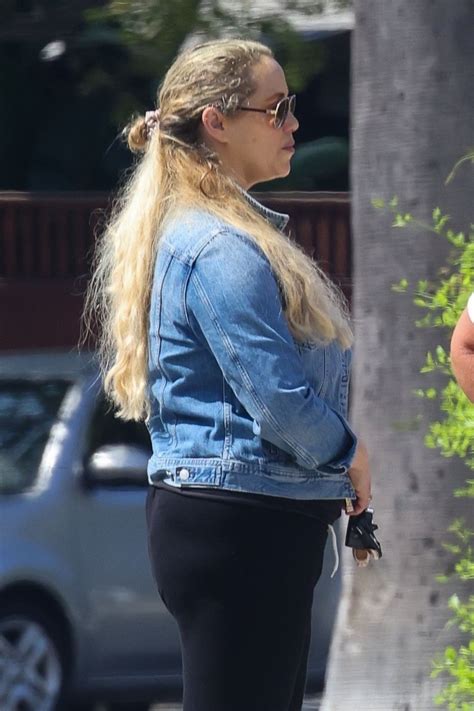 Elizabeth Berkley 2022