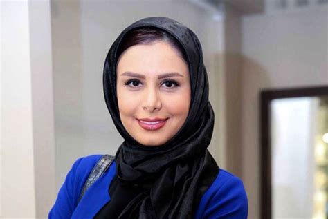 مجری زن تلویزیون به صحنه اجرا بازگشت عکس