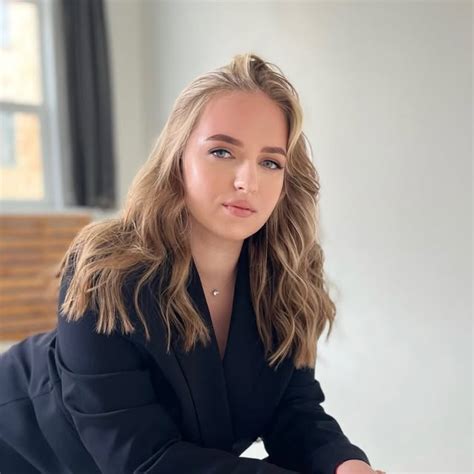 𝐏𝐎𝐋𝐘𝐀🧿 Polinaokuneva • Threads Say More