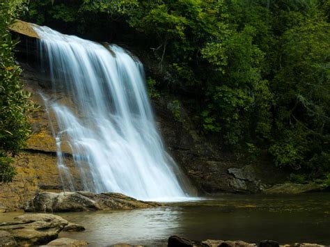 Hike To These Amazing Western North Carolina Waterfalls Near Cashiers