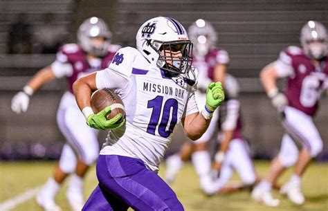 Mission Oak Football Soars Past Mt Whitney Back In The Win Column