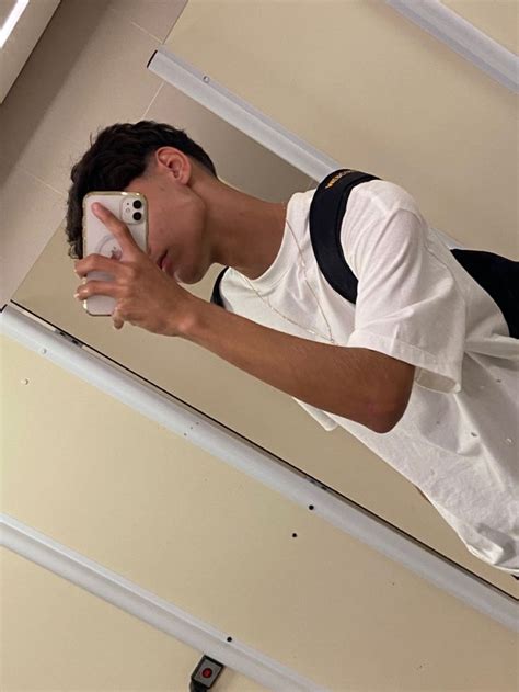 Pin De Luiza Huber Em Refs Pose Selfie Fotos De Homens Ideias Para