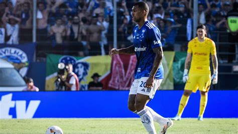 Racing X Cruzeiro Vaiado Walace é Substituído Por Diniz No Primeiro Tempo Cnn Brasil