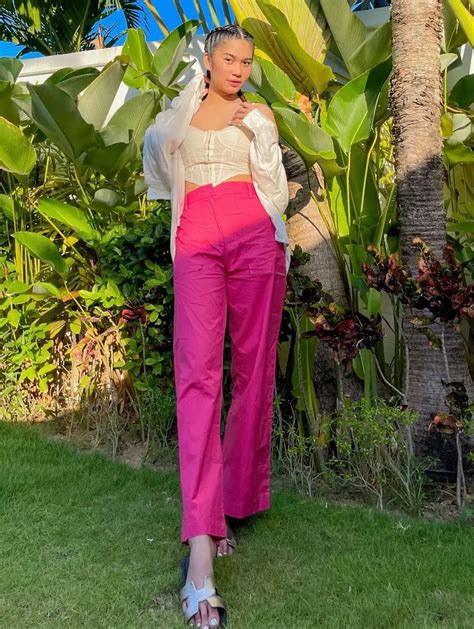 8 Potret Ootd Ala Azizah Salsa Istri Pesepakbola Pratama Arhan Modis