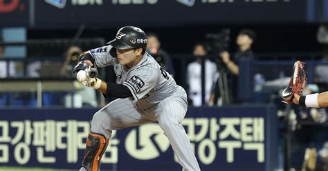 한화가 9회 스퀴즈 번트로 이기다니 보고도 믿기지 않는다 김경문 감독 체제 ‘승률 714′ 반등