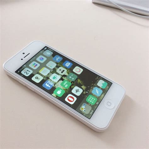 Iphone 5 Front View White