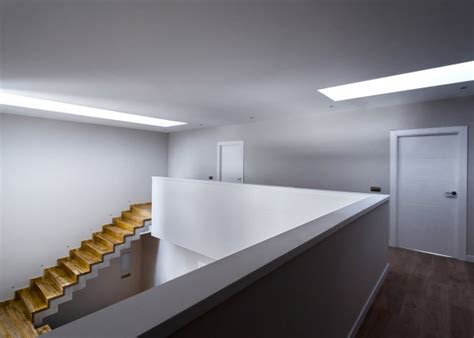 Ooiio Architectures Staggered And Stone Clad Block House