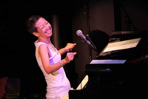“新生”綾戸智恵、初のブルーノートで魅せたプレミア・ライヴ！ Cdjournal ニュース