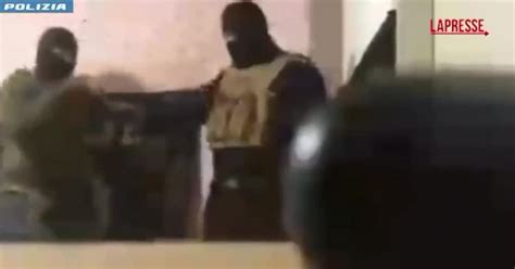 Cosenza Arrestato Halmi Ben Hahmoud Mselmi Il Tunisino 28enne Era