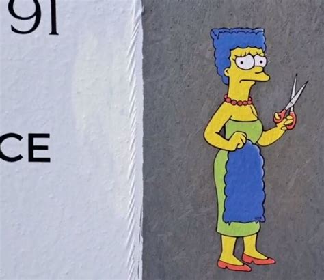 Iran Marge Simpson Si Taglia Capelli Davanti A Consolato Milano
