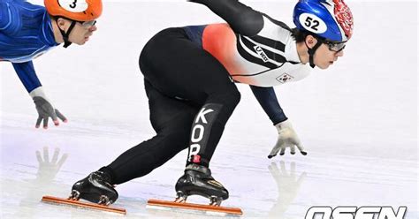 사진 황대헌앞만 보고 달린다