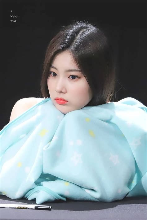Blanket Hyewon Scrolller