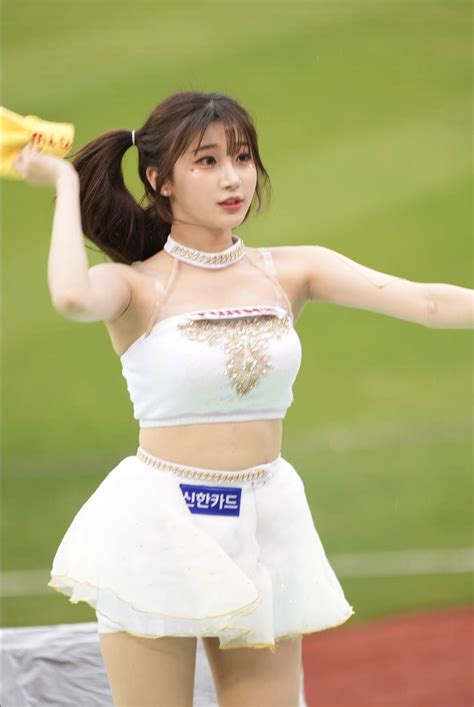 李珠珢韓國應援首度開工！「火辣制服x甜美臉蛋」粉絲炸了｜東森娛樂