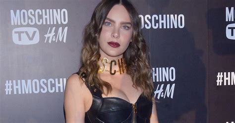 Belinda Muestra Su Desnudez Con Una Simple Toalla