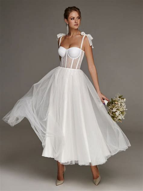 20 Romantic And Bold Corset Wedding Dresses