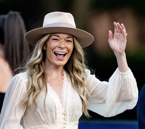 Leann Rimes To Star In 9 1 1 Nashville With Kimberly Williams