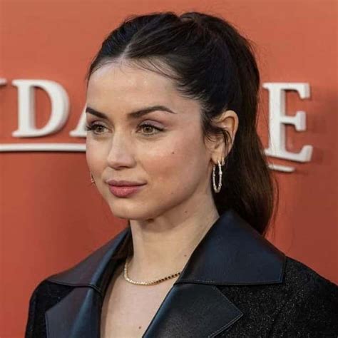 Pretty Cute Female Celebrities 60 Photos Moonagedaydreamfilm