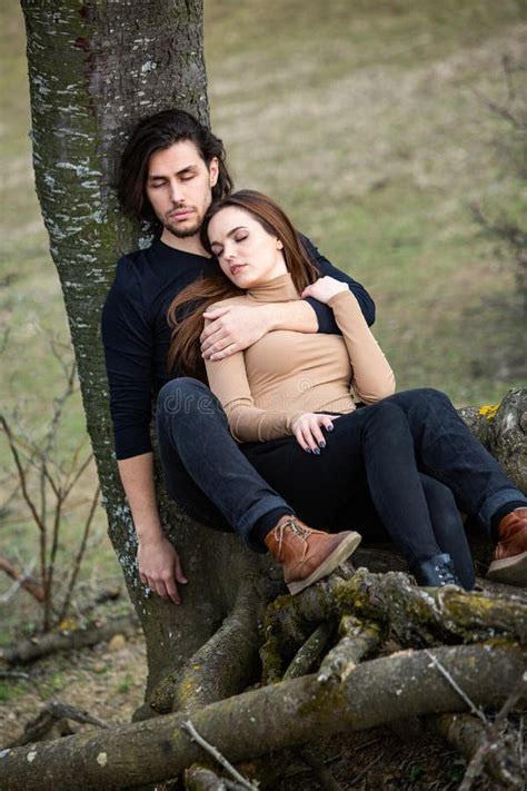 Hermoso Retrato Sensual De Joven Pareja De Estilo En El Amor Foto De