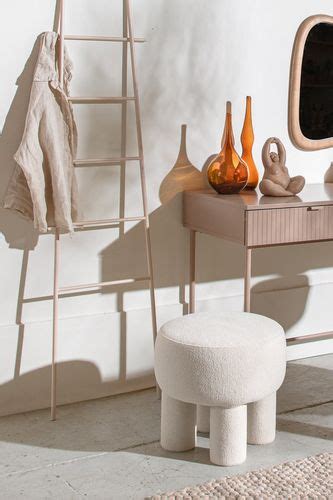 סטול ריקו ווייטבז הדום לסלון ולחדר השינה