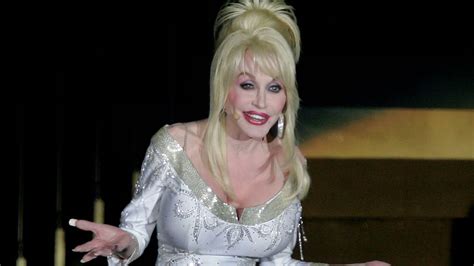 Dolly Parton Is Going To Be Just Fine Country Singers Sister Says