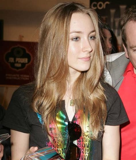 Saoirse Ronans Natural Hair Color Face Shape And Eye Color
