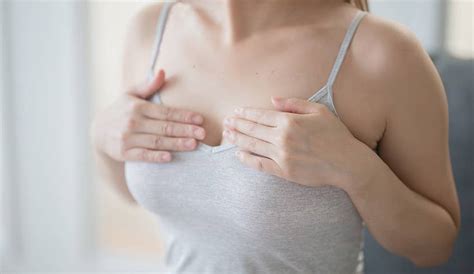 【胸が大きい悩みを軽減】胸を小さく見せる方法やブラジャーの選び方｜着ごこち プラス｜gunze（グンゼ）