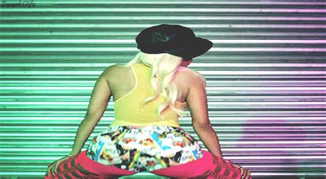 Twerking Nicki Minaj Twerk  Find On Er
