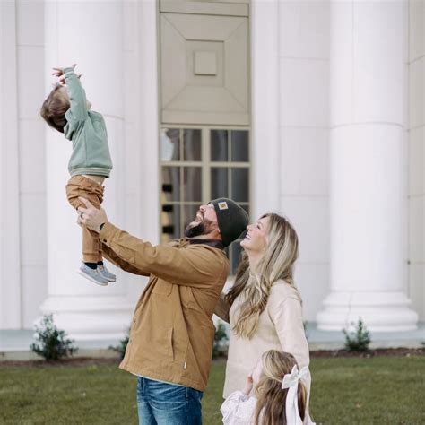 Miriam Schell Vocalist