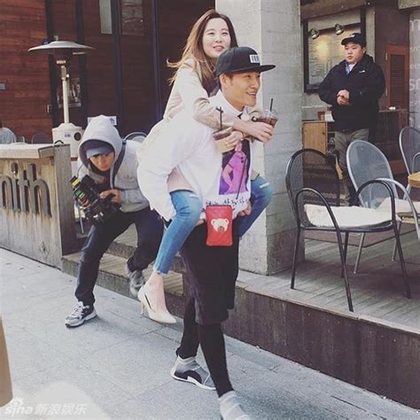 韩星柳演锡朴宝剑录rm 金钟国背起徐贤新浪图片