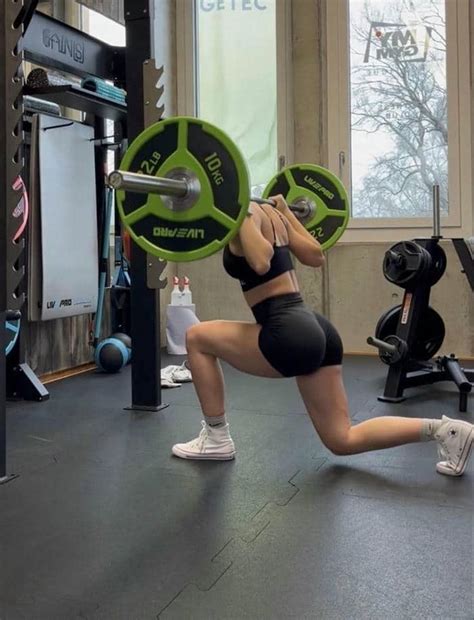 Tuy N Ch N Nh G I Xinh T P Gym Khoe Th N H Nh B C L A