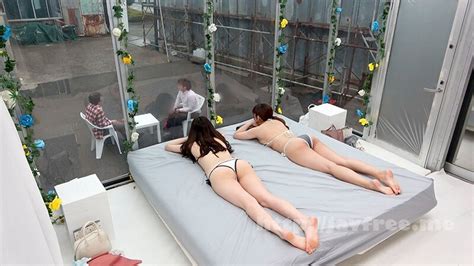 [dvdms 929] 顔出しmm号 ザ・マジックミラー お買い物中の美人妻同時寝取り企画！仲良し奥様2人組がオイル素股マッサージ体験！クリトリスとチ ポが擦れ合う気持ちよさに我慢できず2人